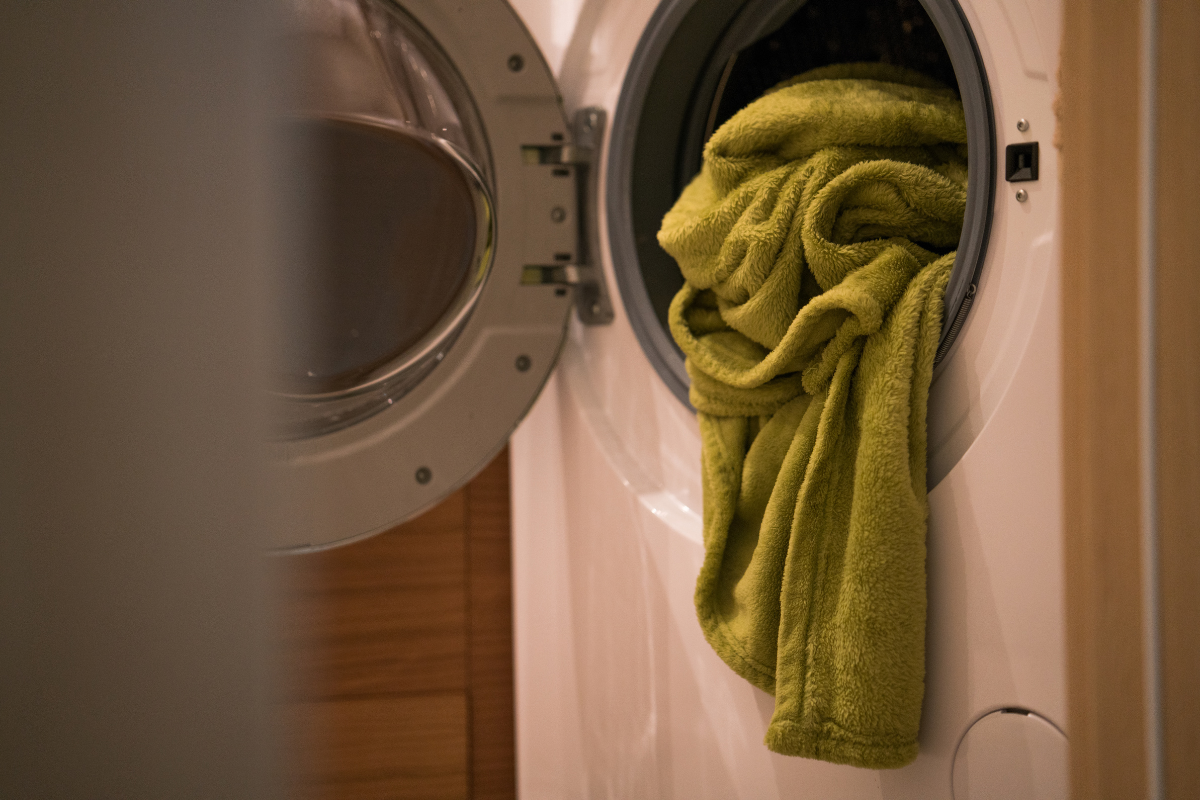 How to Wash a Weighted Blanket: Best Tips for Proper Care – Olivia Wendel